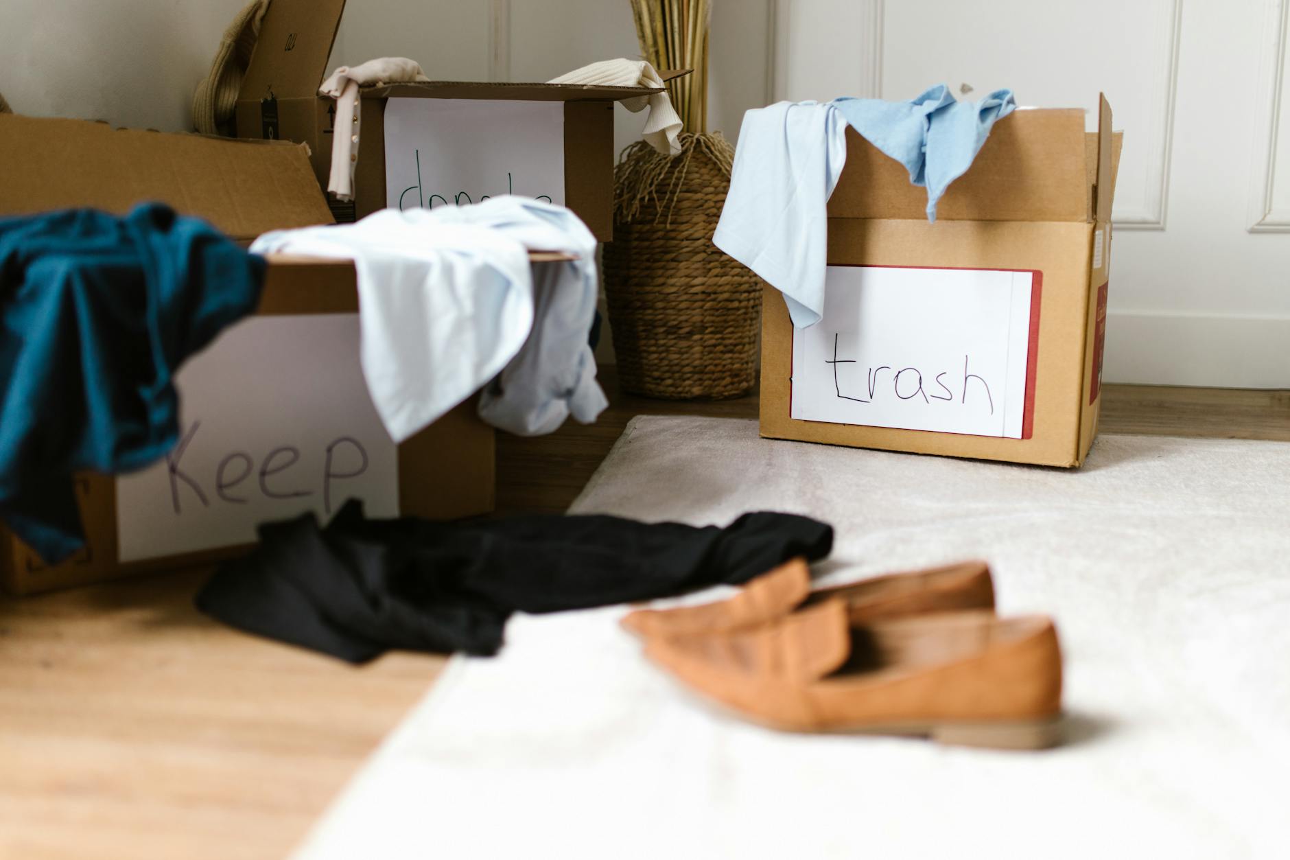 Decluttering Made Easy: A Step-by-Step Guide – Our Little House in the ...